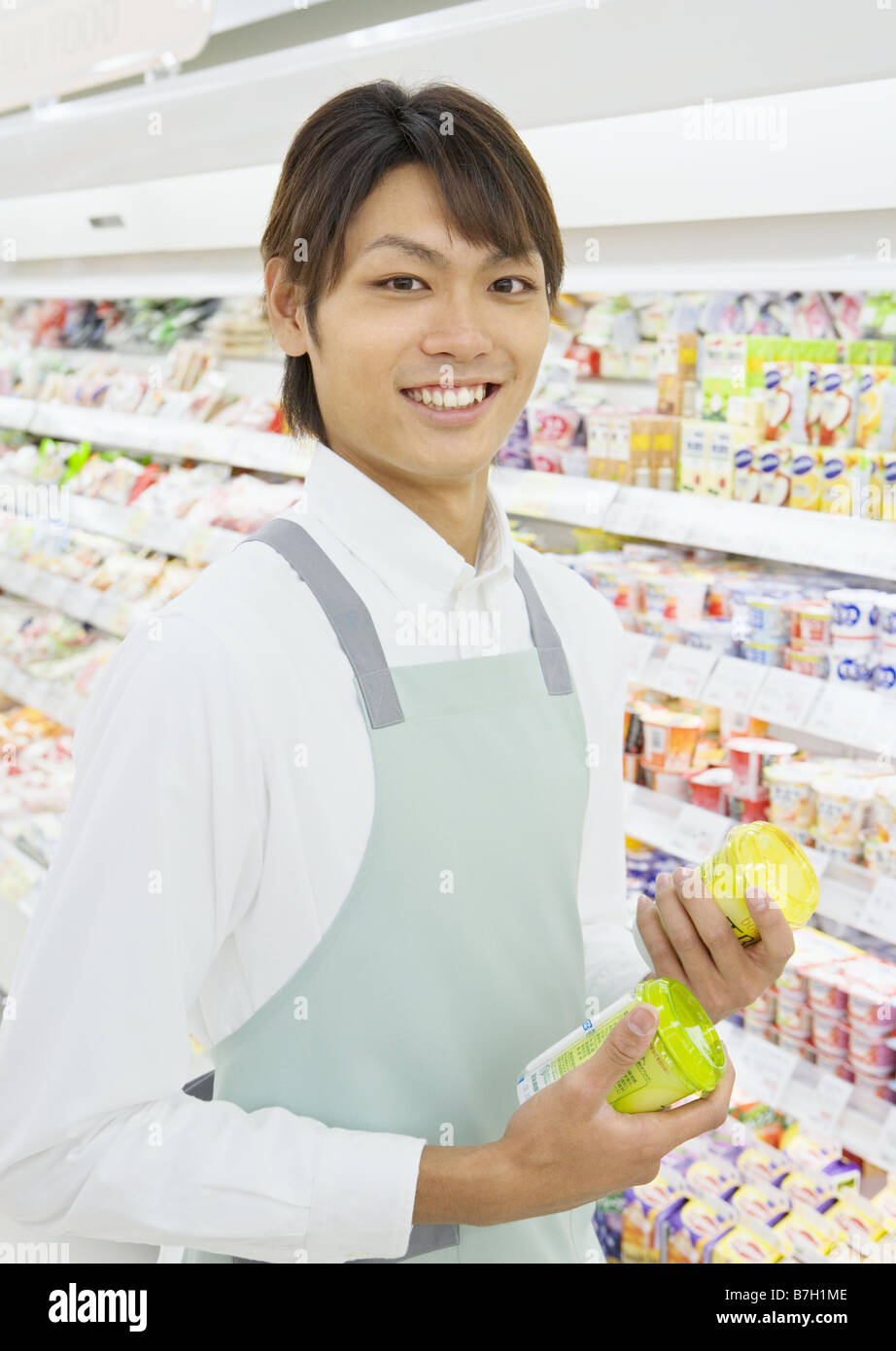 A supermarket store clerk Stock Photo - Alamy