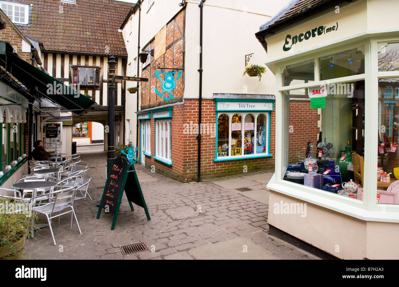 Old Swan Yard an alleyway of boutique shops and cafes in the typical ...