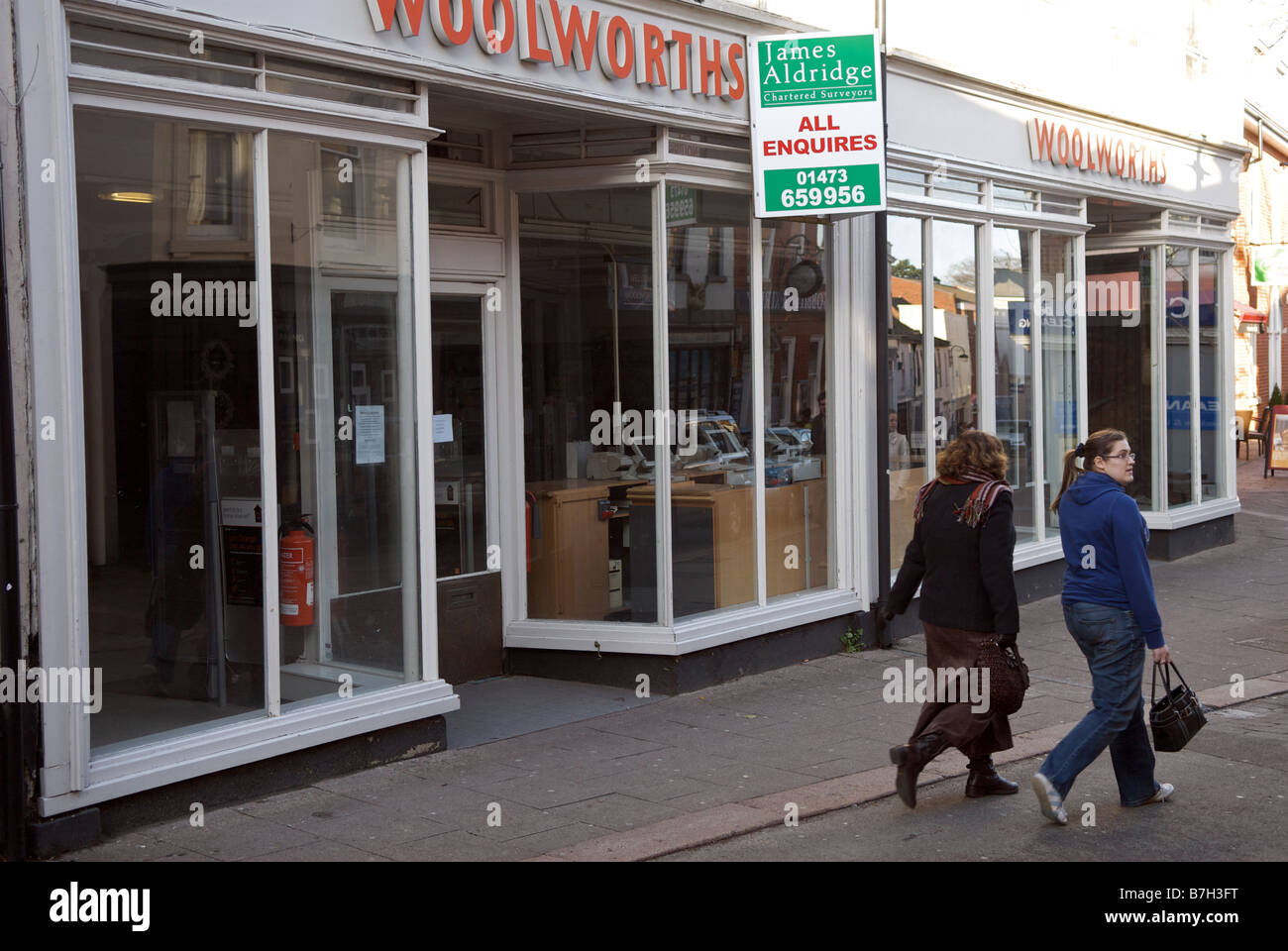 Woolworths closed store hi-res stock photography and images - Alamy