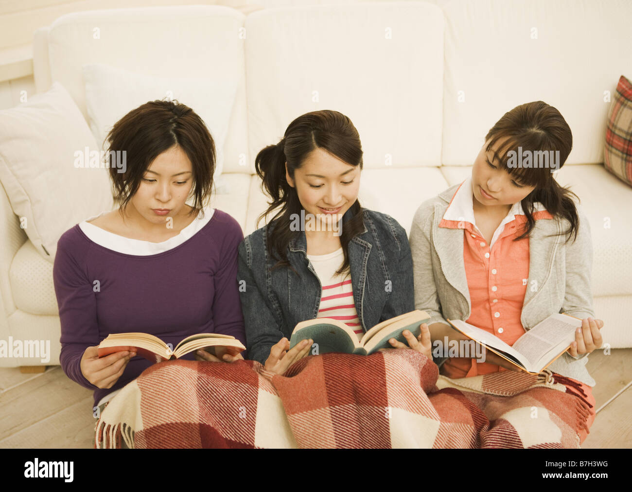 Young women reading book Stock Photo - Alamy