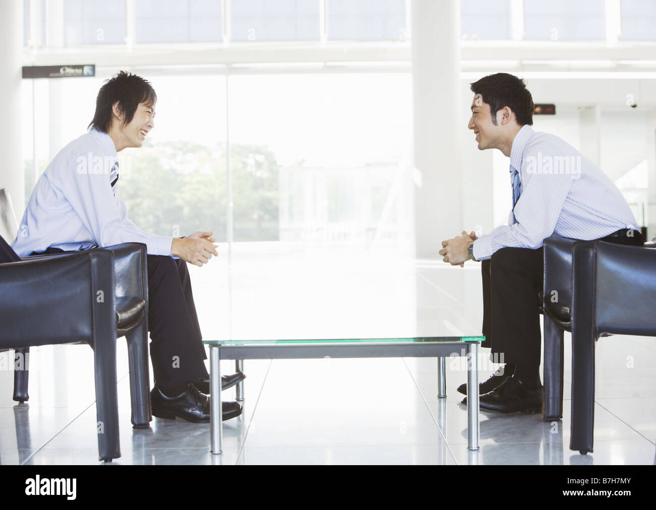 Businessmen interviewing hi-res stock photography and images - Alamy