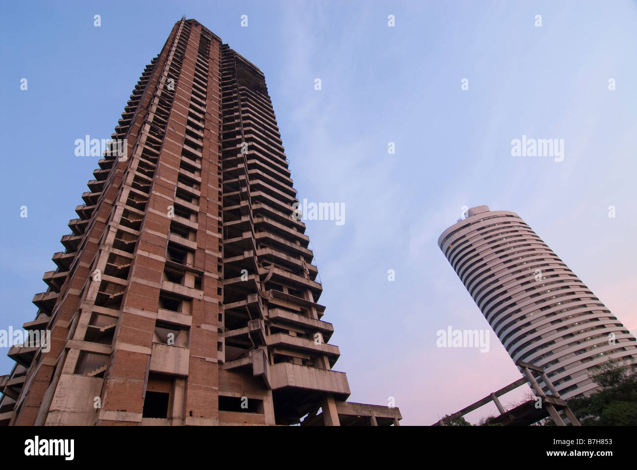 Abandoned half constructed apartment building in bangkok Stock Photo ...