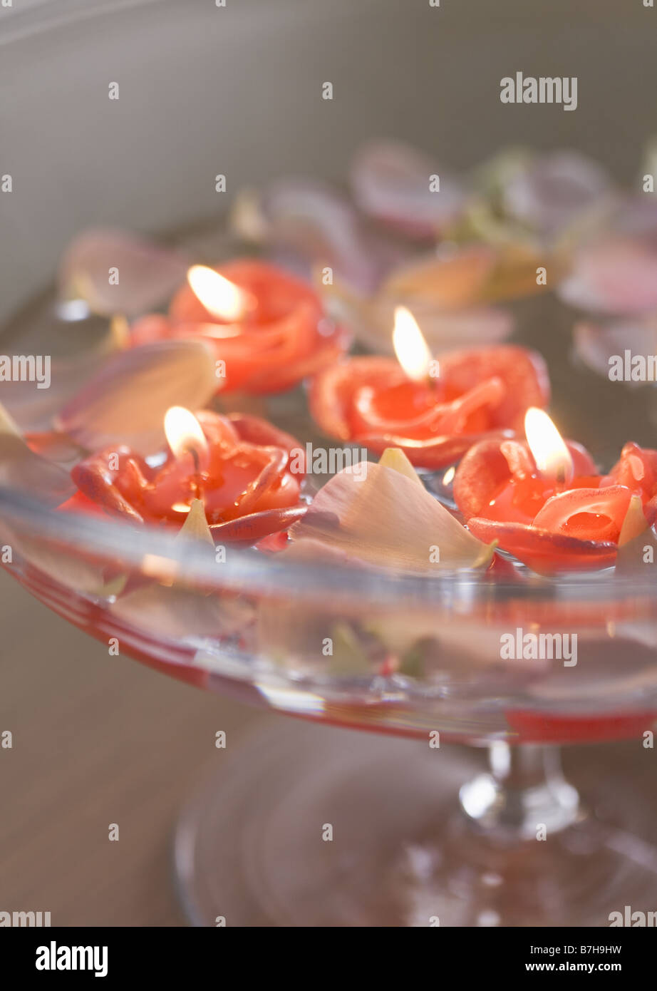 Red floating candles hi-res stock photography and images - Alamy