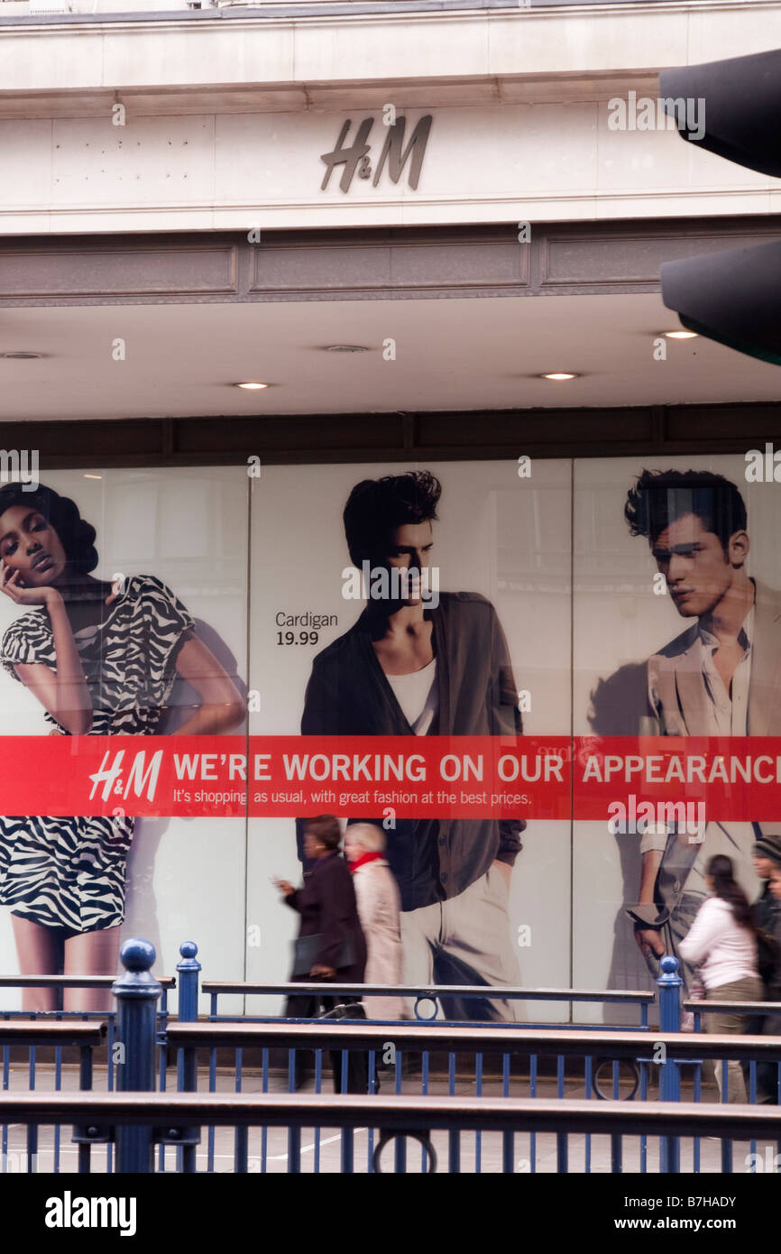 January 2009 window display in H&M in Oxford Street London, H and M, H ...