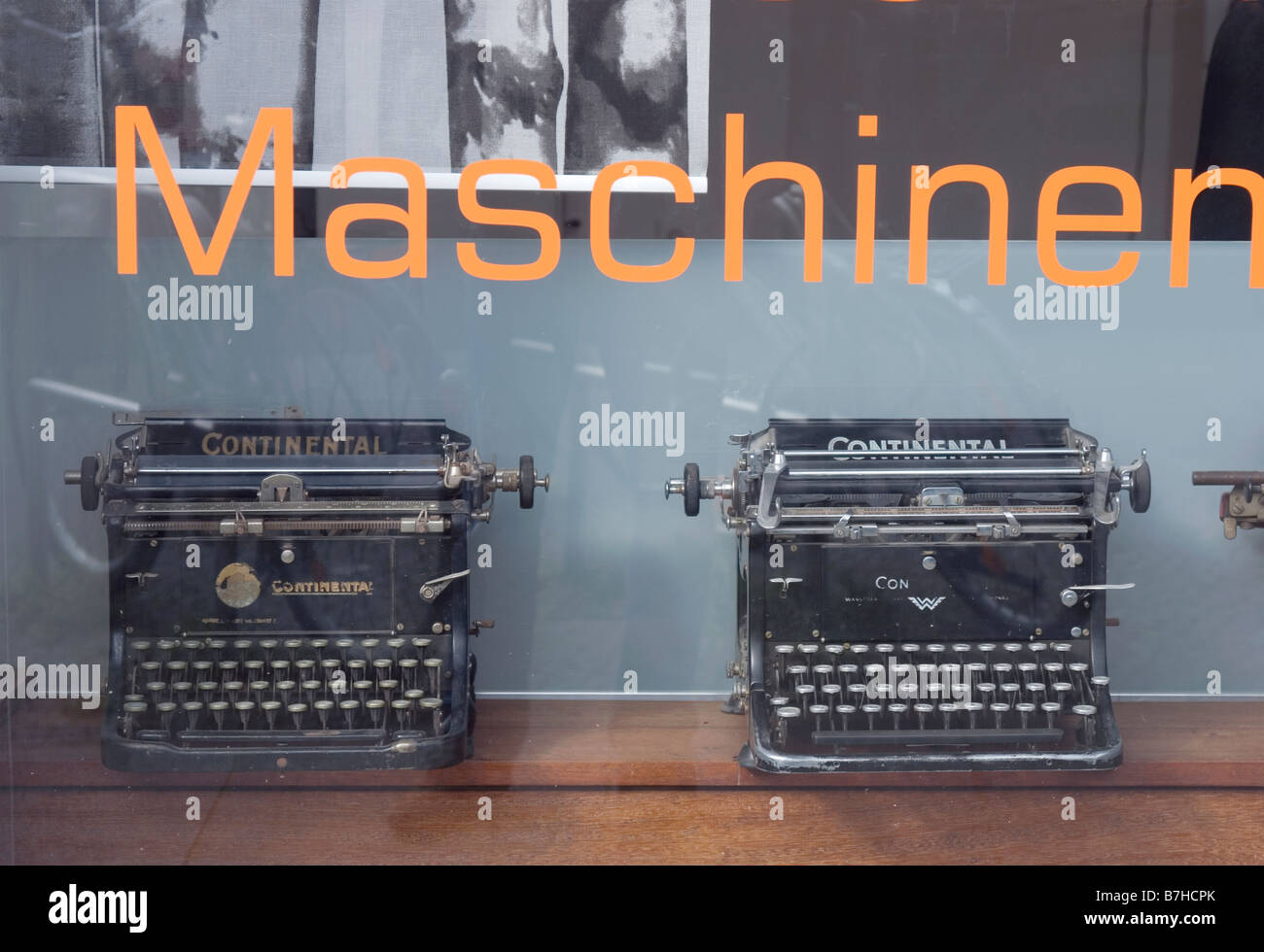 Old typewriters hi-res stock photography and images - Alamy
