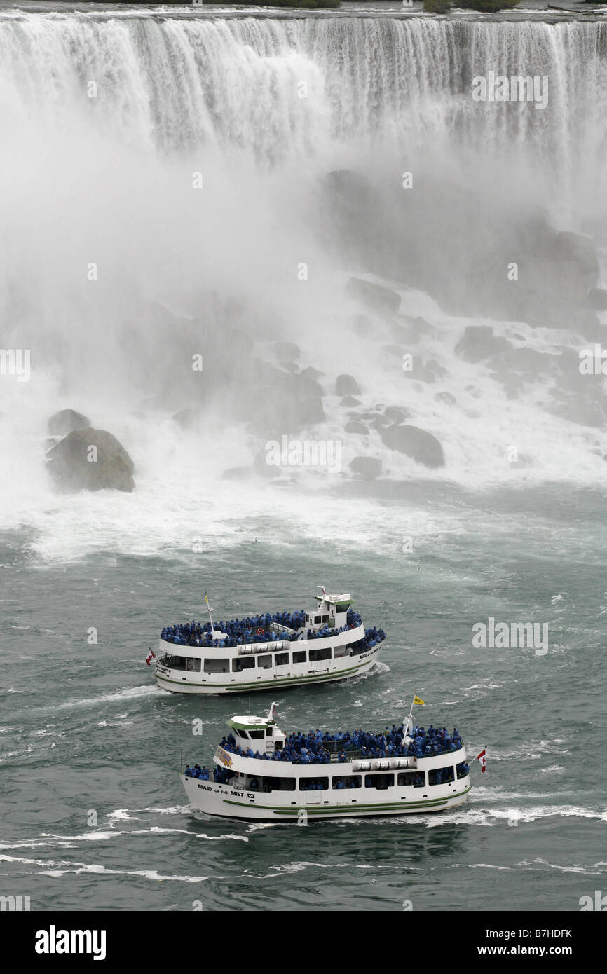 Niagara falls sightseeing boat hi-res stock photography and images - Alamy