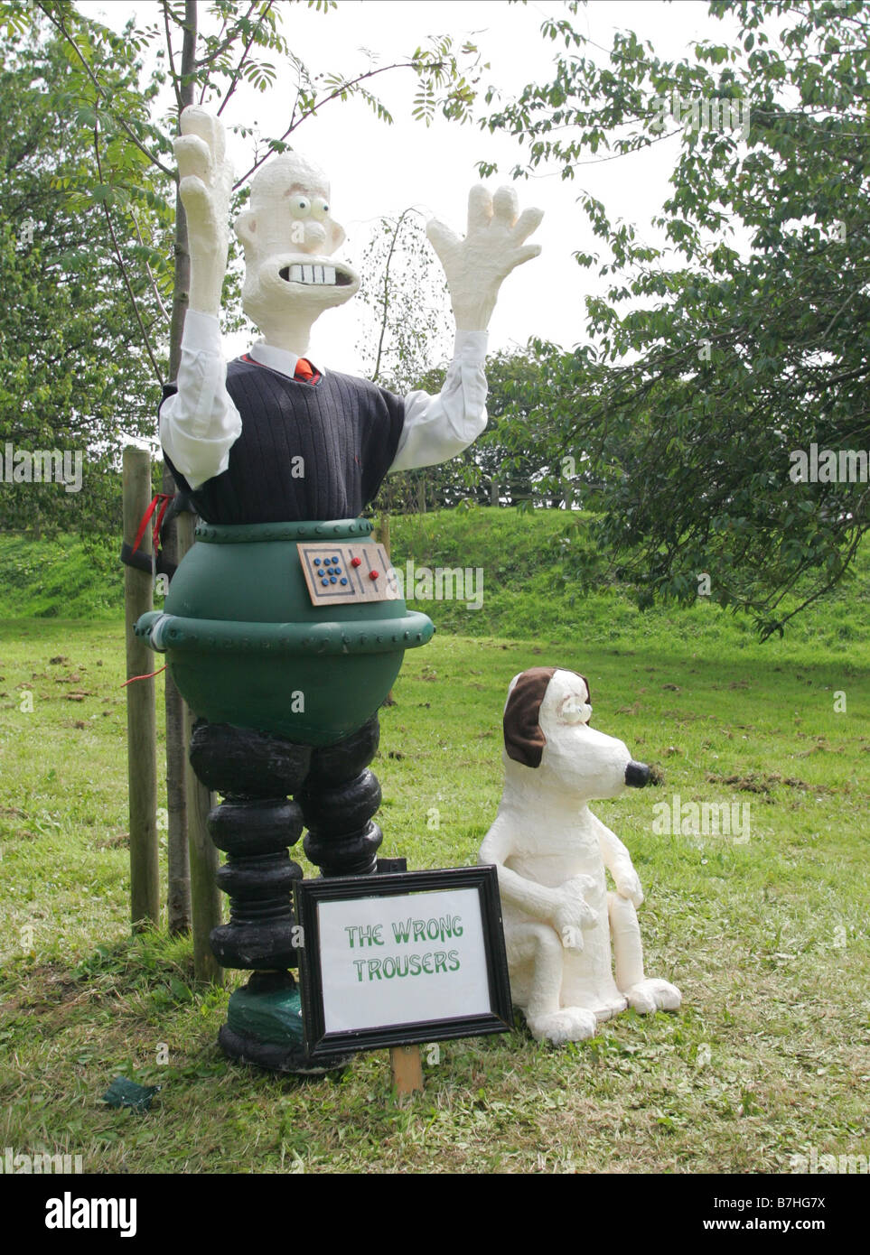 WALLACE & GROMIT MUSTON VILLAGE YORKSHIRE ENGLAND MUSTON SCARECROW ...