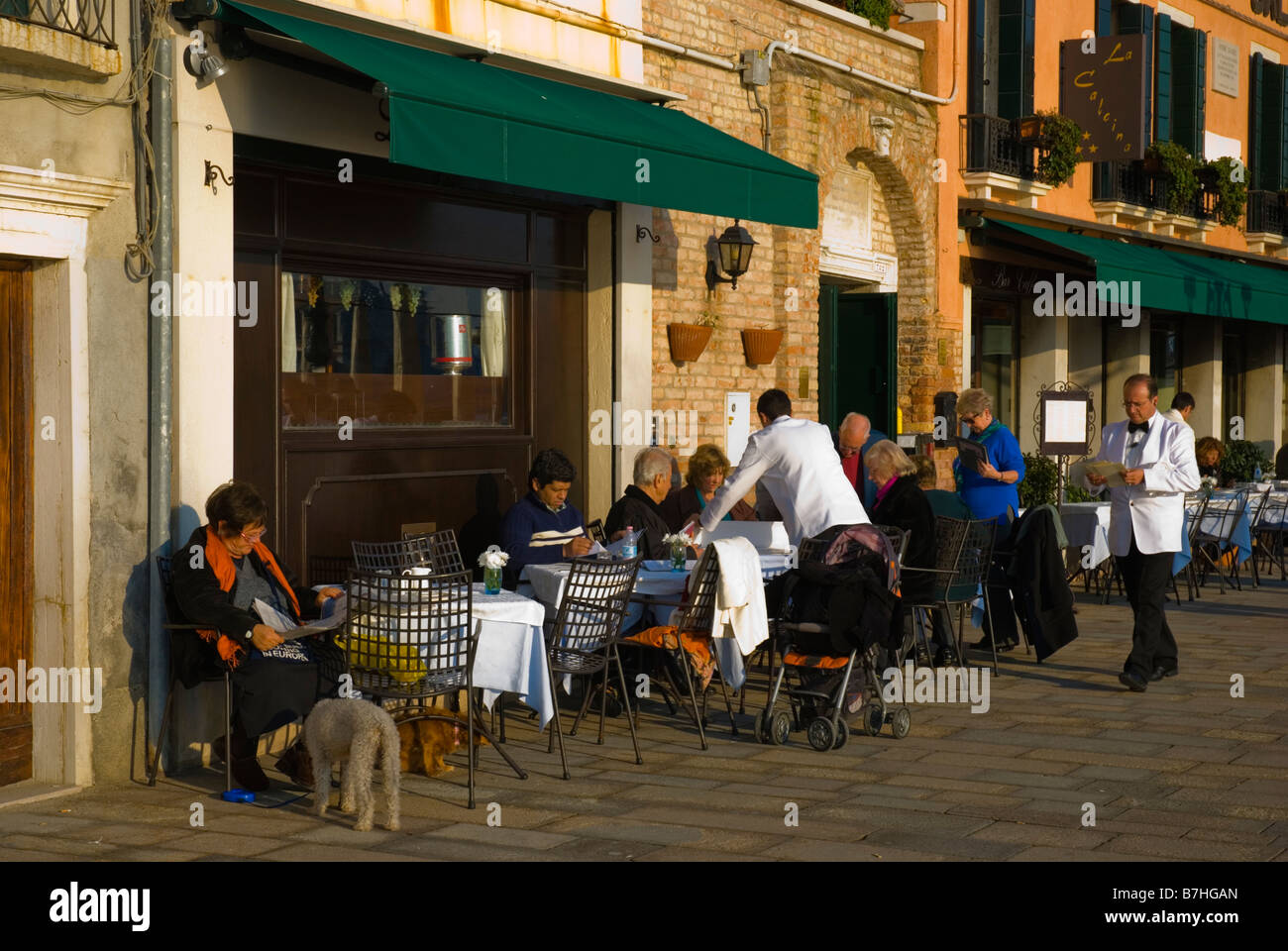 Italian waiters italy restaurant hi-res stock photography and images ...