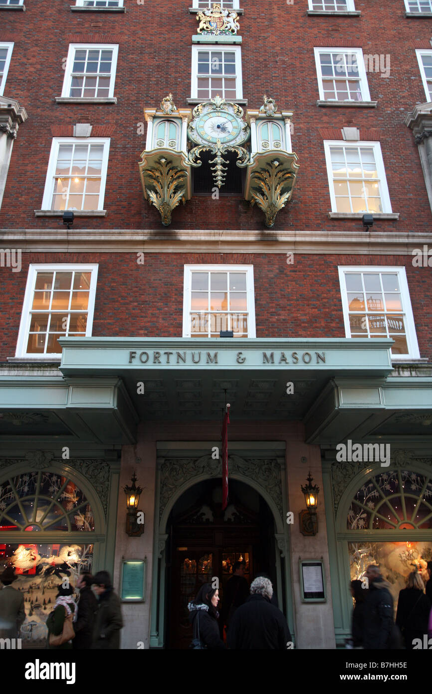 Fortnum Mason Shop Picadilly London Stock Photo - Alamy