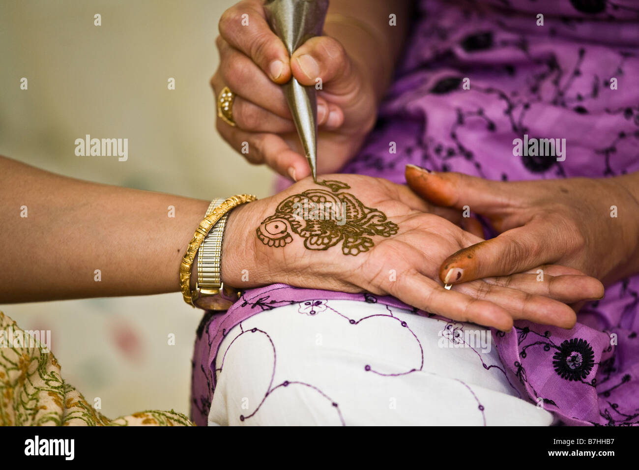 Traditional Bridal Mehndi (henna body art), the art of adorning women's ...