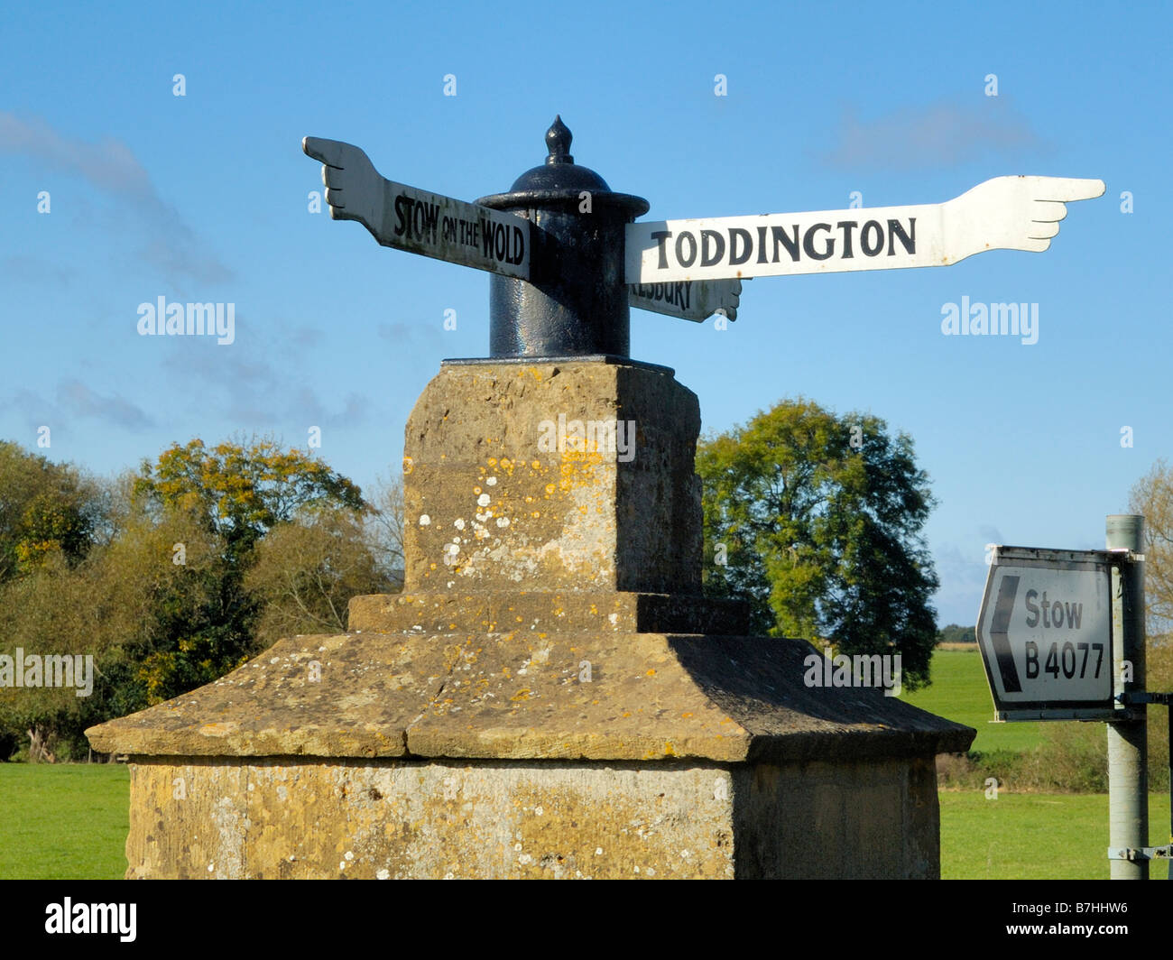 Heritage road sign hi-res stock photography and images - Alamy