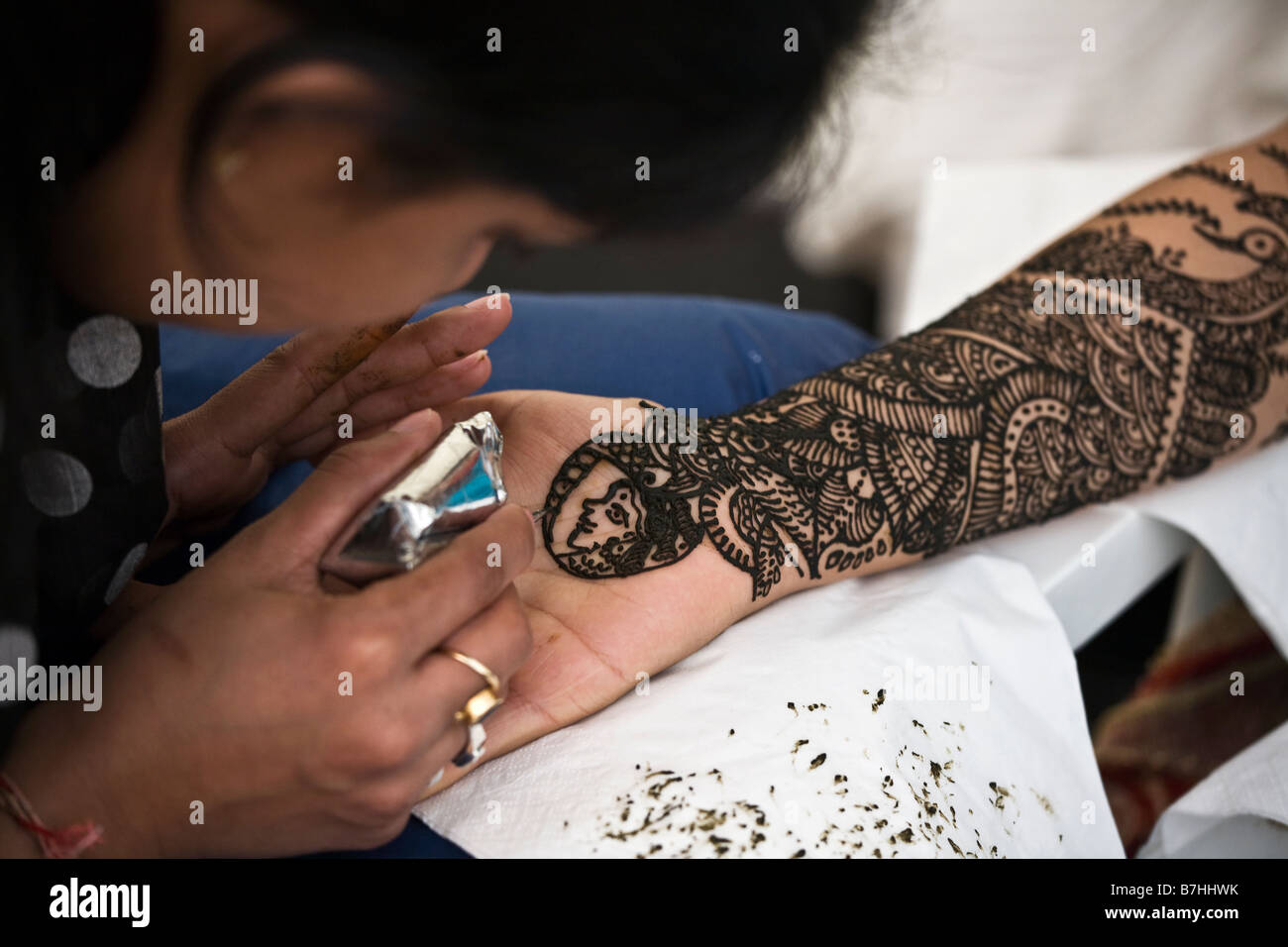 Traditional Bridal Mehndi (henna body art), the art of adorning women's ...