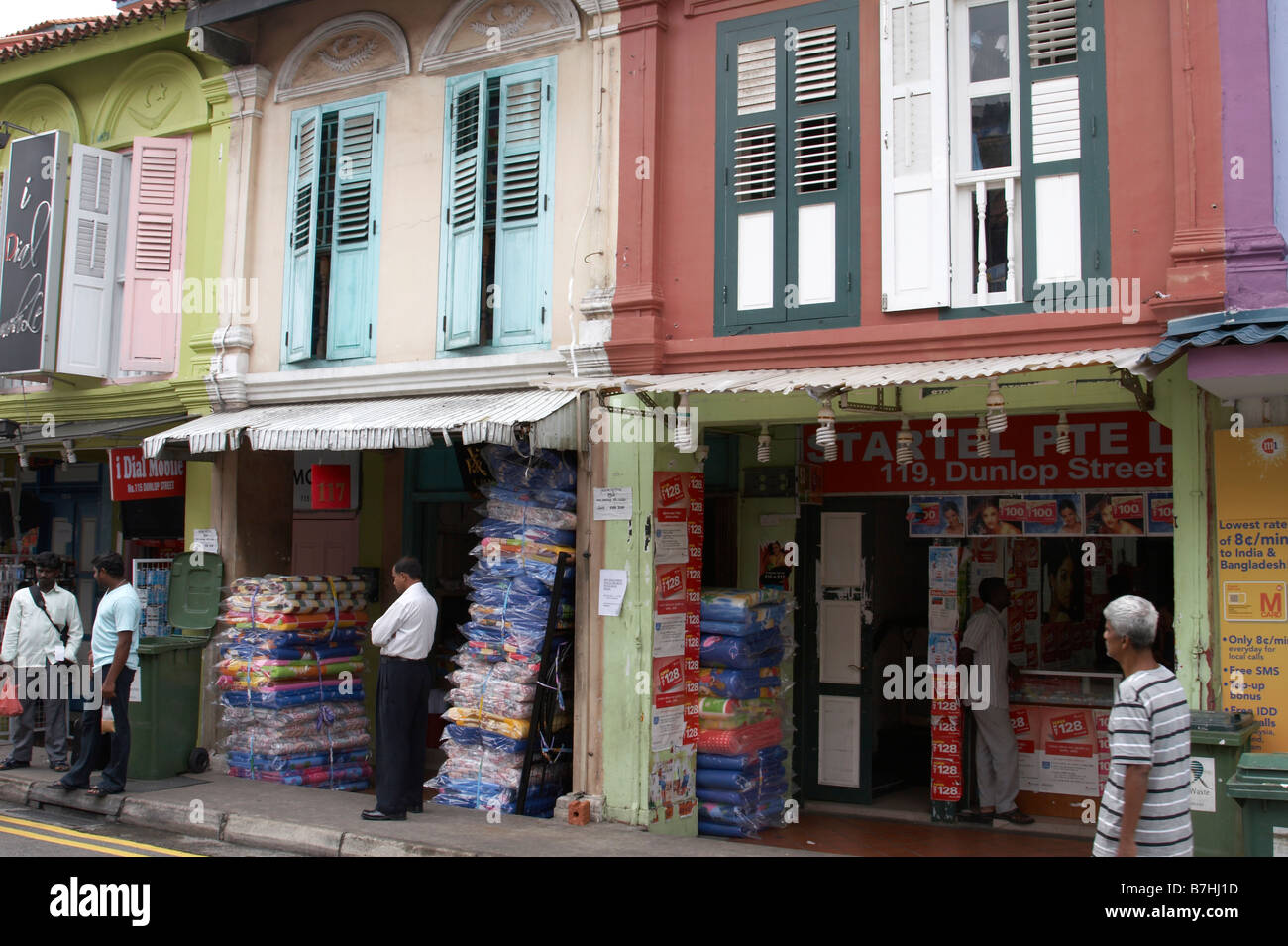 Shop fronts hi-res stock photography and images - Alamy