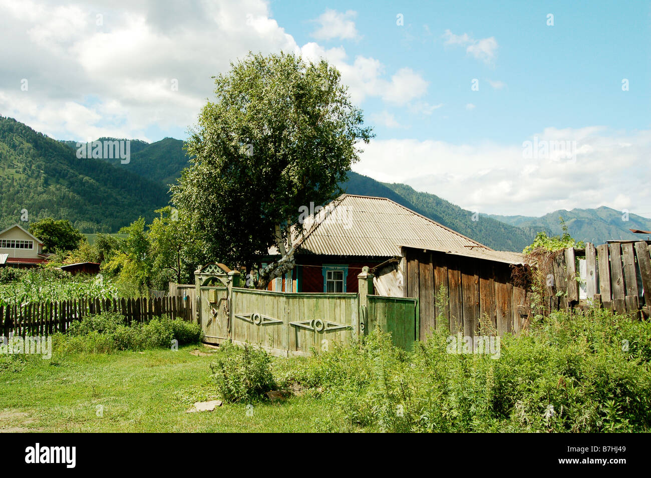 Siberia house hi-res stock photography and images - Alamy