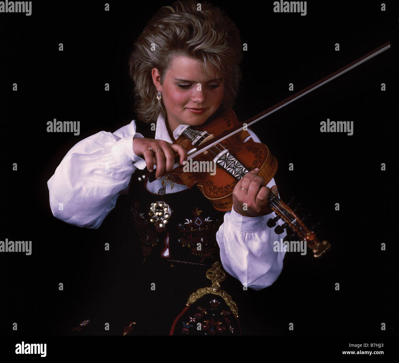Annbjørg Lien, one of Norway´s most famous Hardanger Fiddle musicians ...