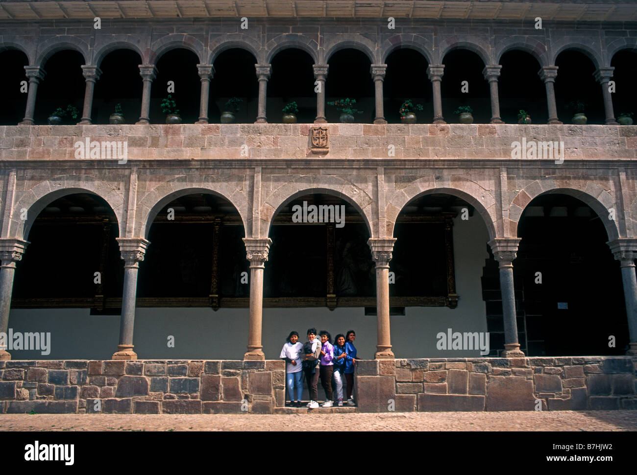 Peruvians, young women, tourists, Peruvian students, students, student ...