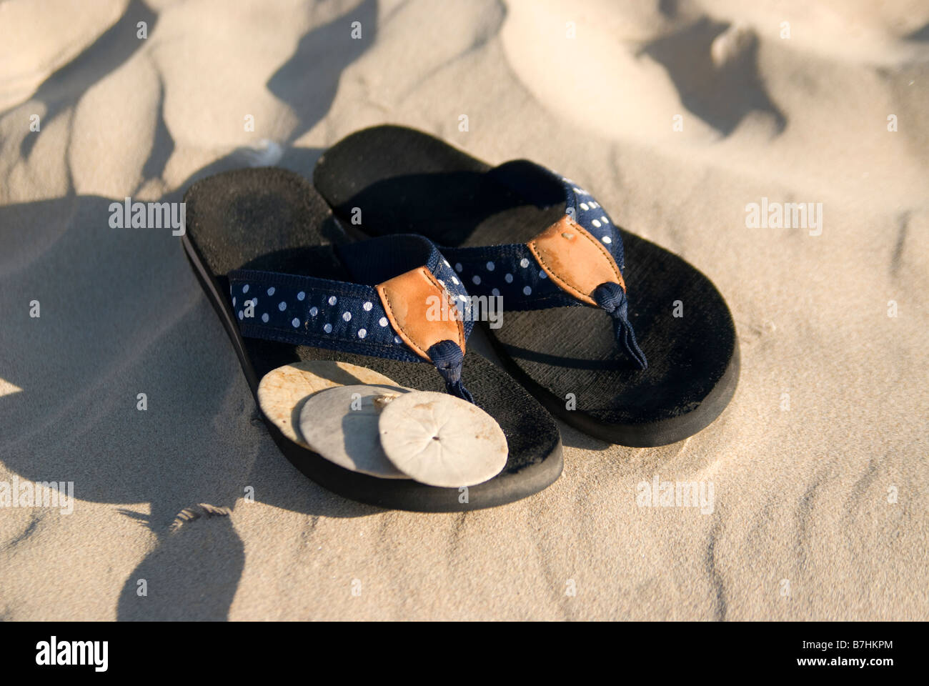 Pair of flip flops with shells Stock Photo - Alamy