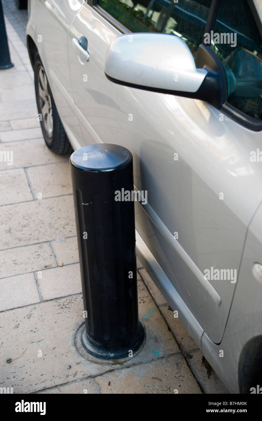 Tight car parking spot hi-res stock photography and images - Alamy