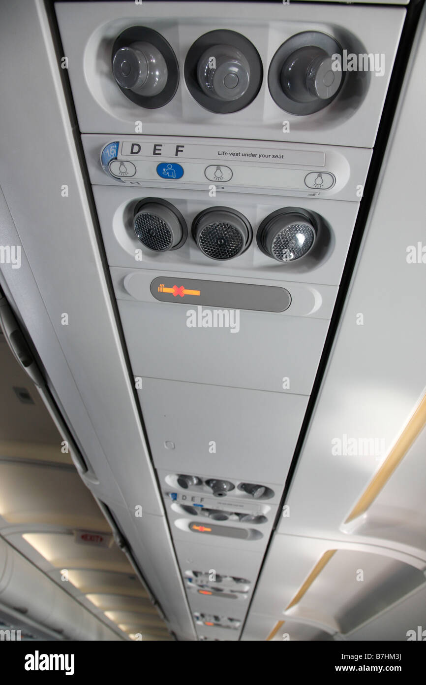 Overhead Locker Plane Stock Photos & Overhead Locker Plane Stock Images ...