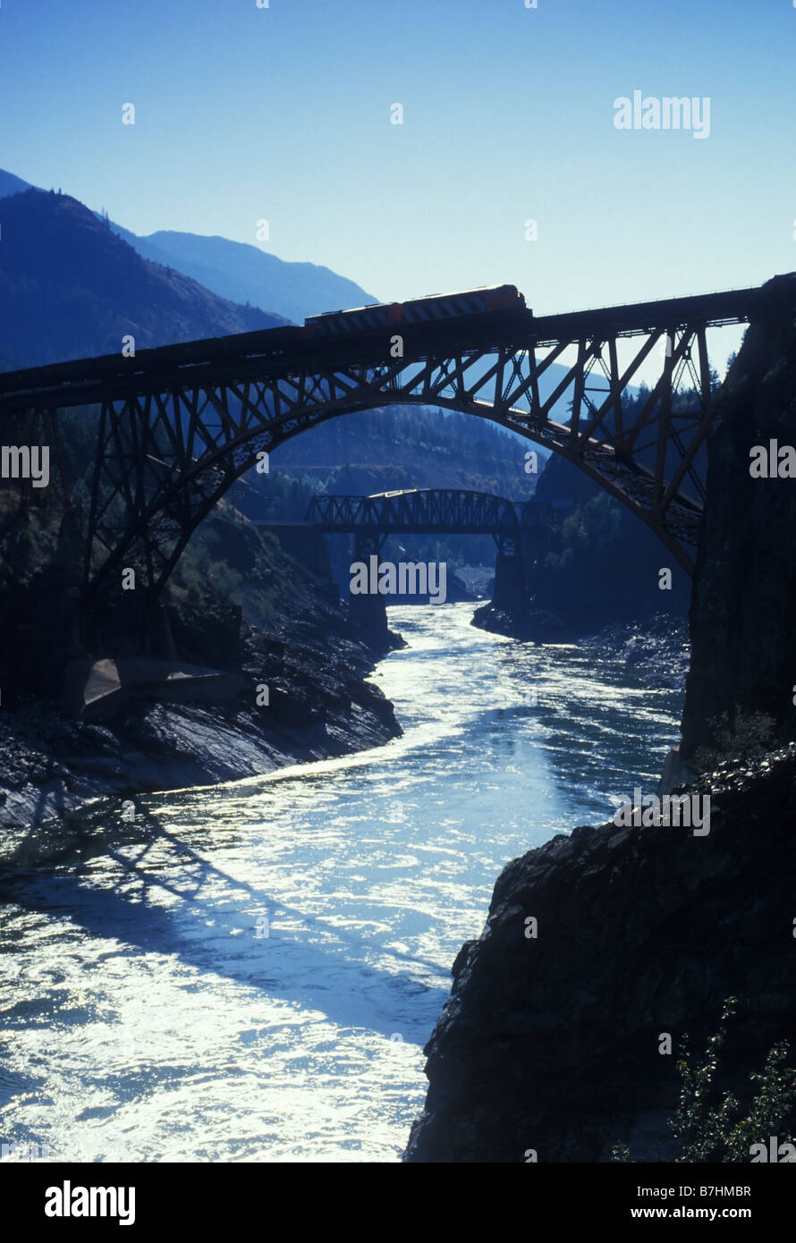 Train bridge over columbia river hi-res stock photography and images ...