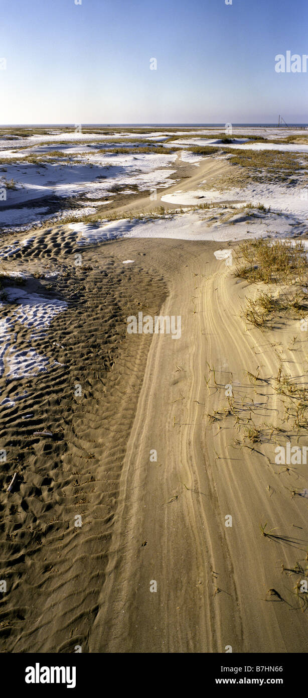 Snow on the beach hi-res stock photography and images - Alamy