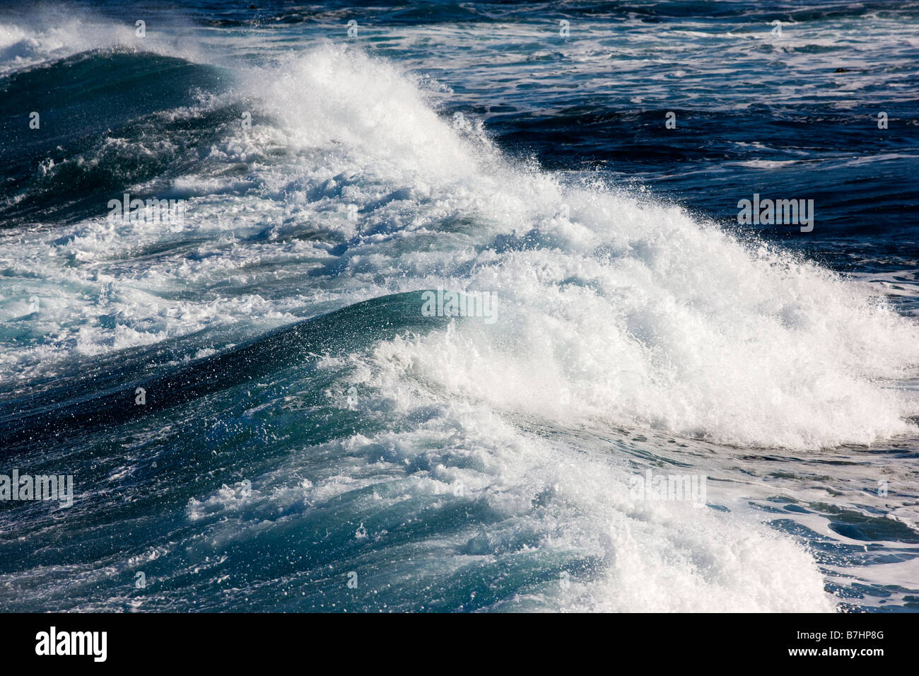Pacific Ocean waves crashing ashore at Fanshell Overlook, Pebble Beach ...