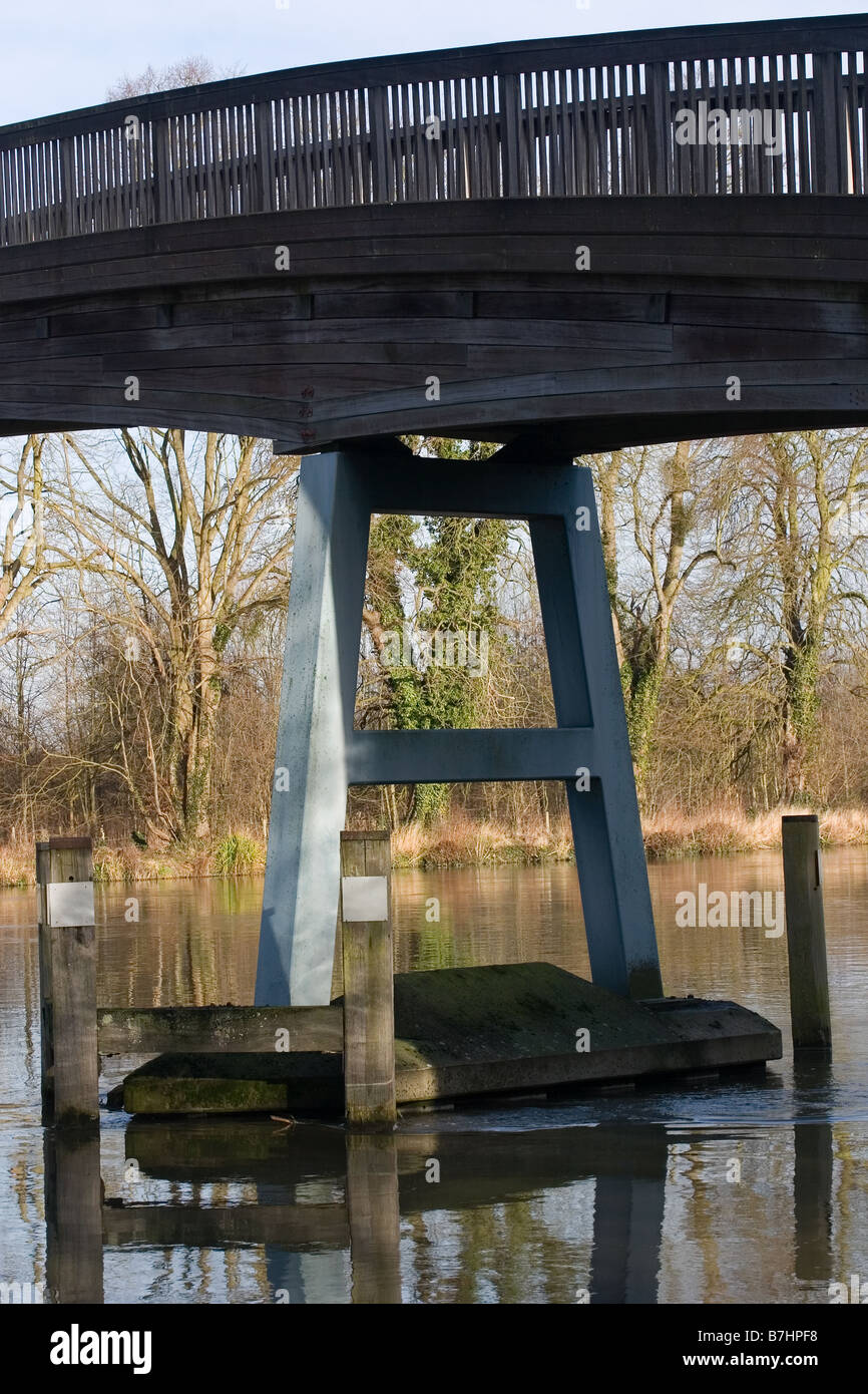 Thames path wooden footbridge hi-res stock photography and images - Alamy