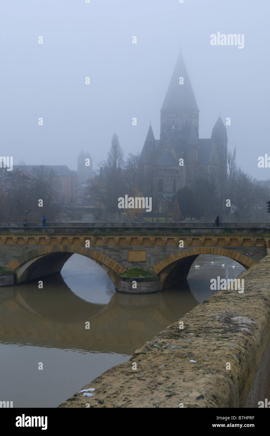Moyen Pont and Temple Neuf in Metz, France, Lorraine Stock Photo - Alamy