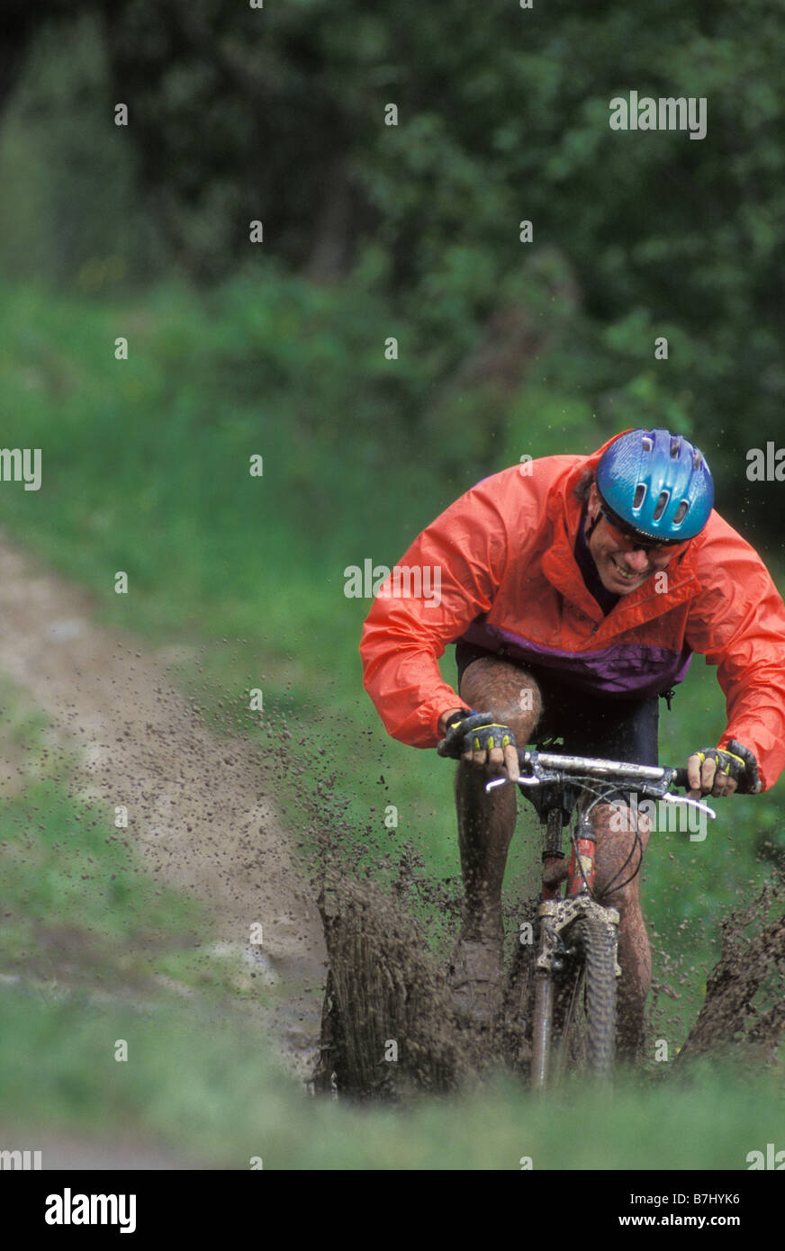 Muddy mountain bikes hi-res stock photography and images - Alamy