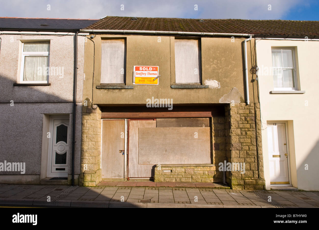 House boarded up windows hi-res stock photography and images - Alamy