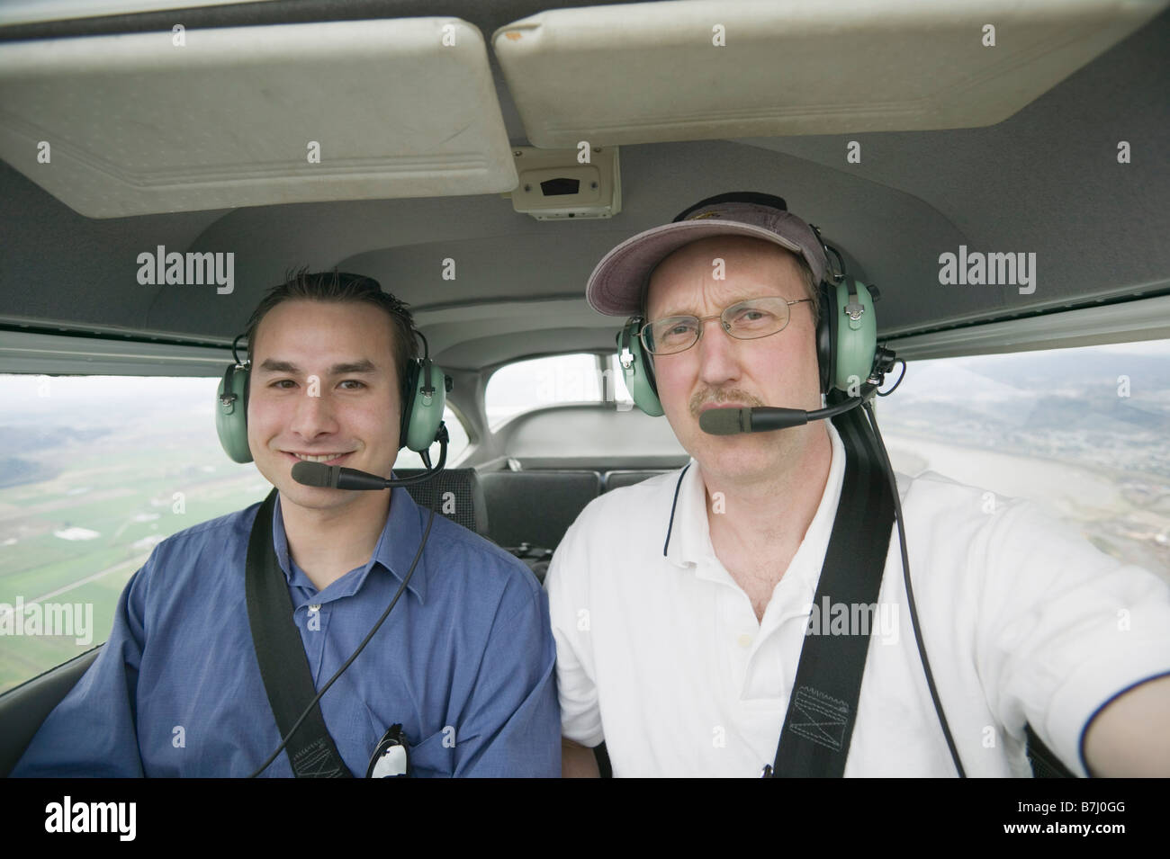 Cessna 172 cockpit hi-res stock photography and images - Alamy
