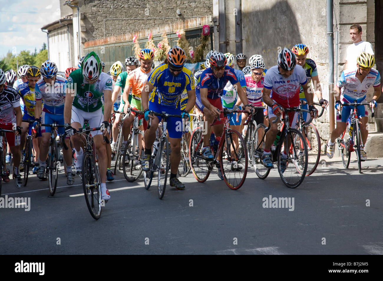 Group of cyclists lycra hi-res stock photography and images - Alamy