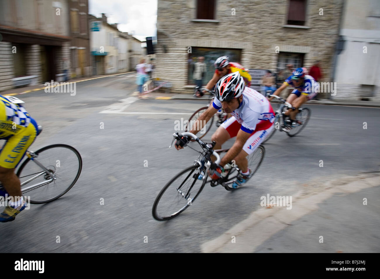 Cycles bicyclists cyclist cyclists hi-res stock photography and images ...