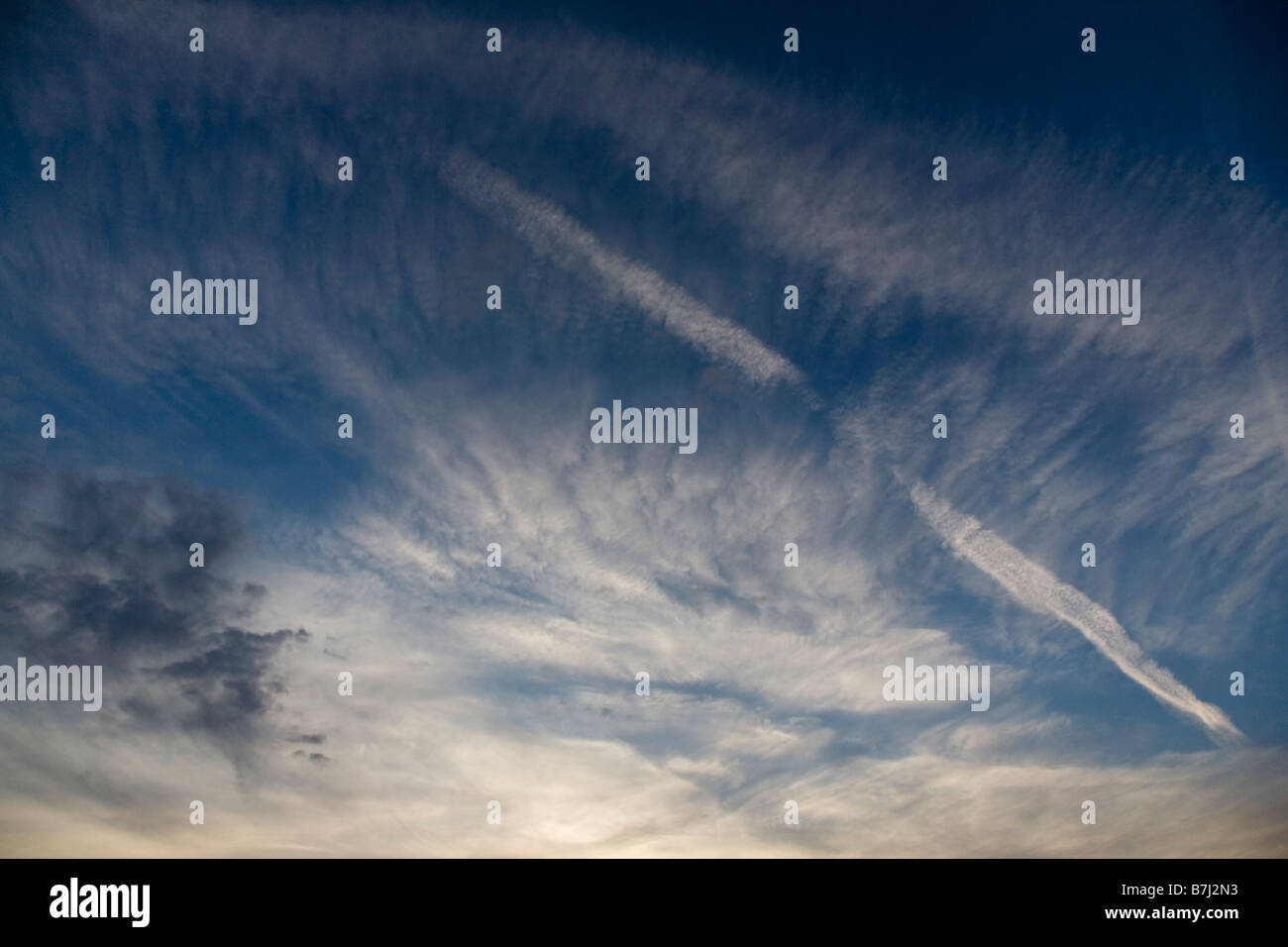 Dramatic sky pattern hi-res stock photography and images - Alamy