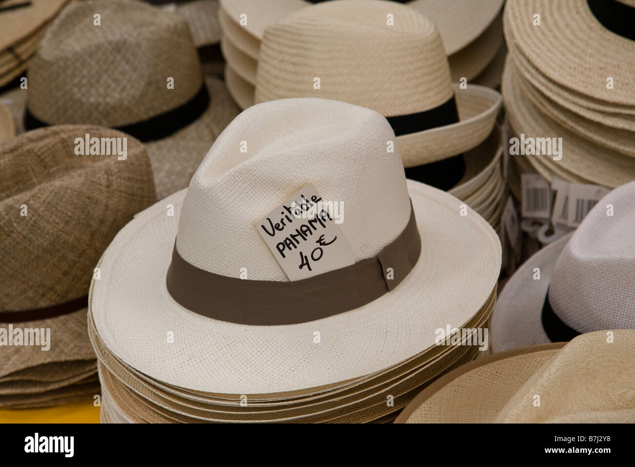 Hat stall market sale hi-res stock photography and images - Alamy