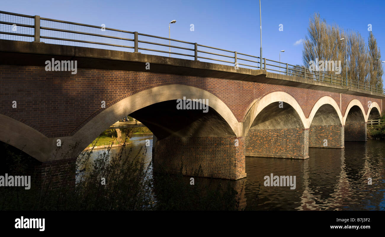 bridge over river avon stratford upon avon warwickshire midlands ...