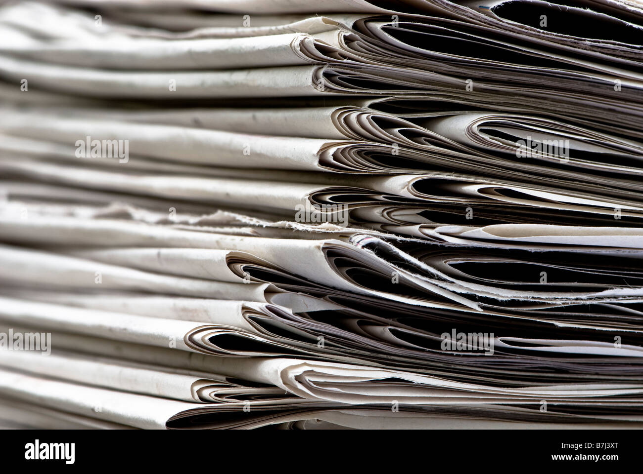 Broadsheet newspapers hi-res stock photography and images - Alamy