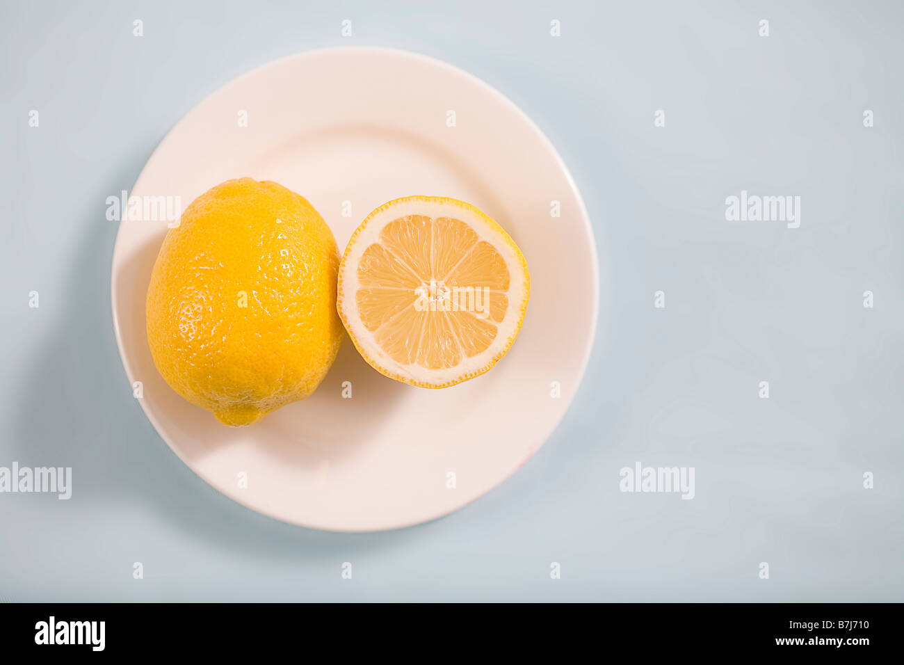 Images of lemons hi-res stock photography and images - Alamy