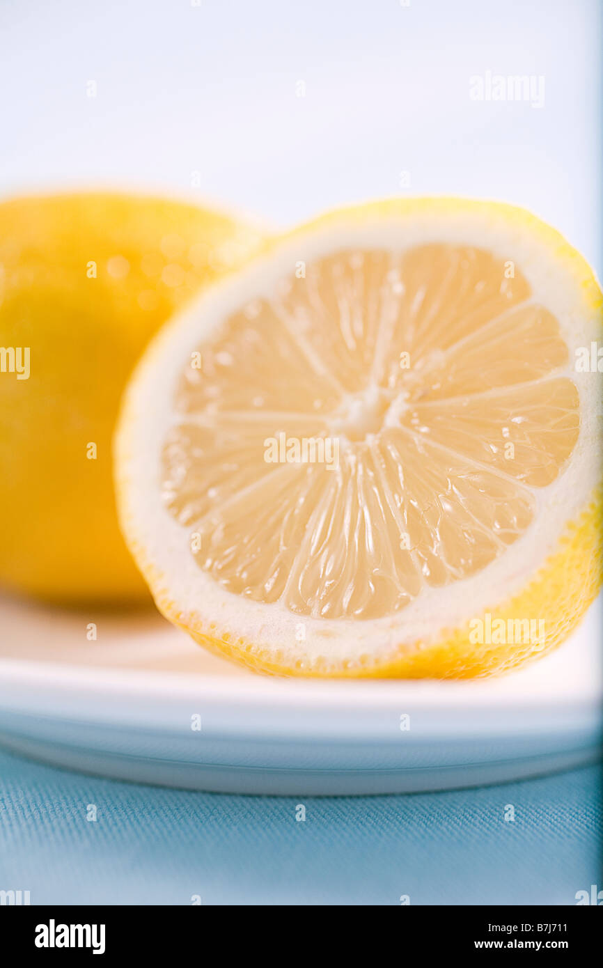 Lemon cross section close up hi-res stock photography and images - Alamy