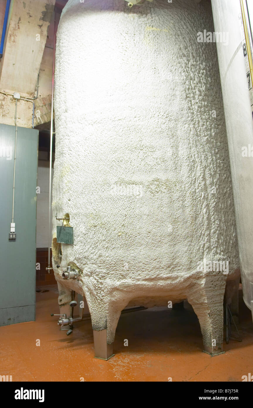 Insulated temperature controlled fermentation tank. Fermentation tanks ...