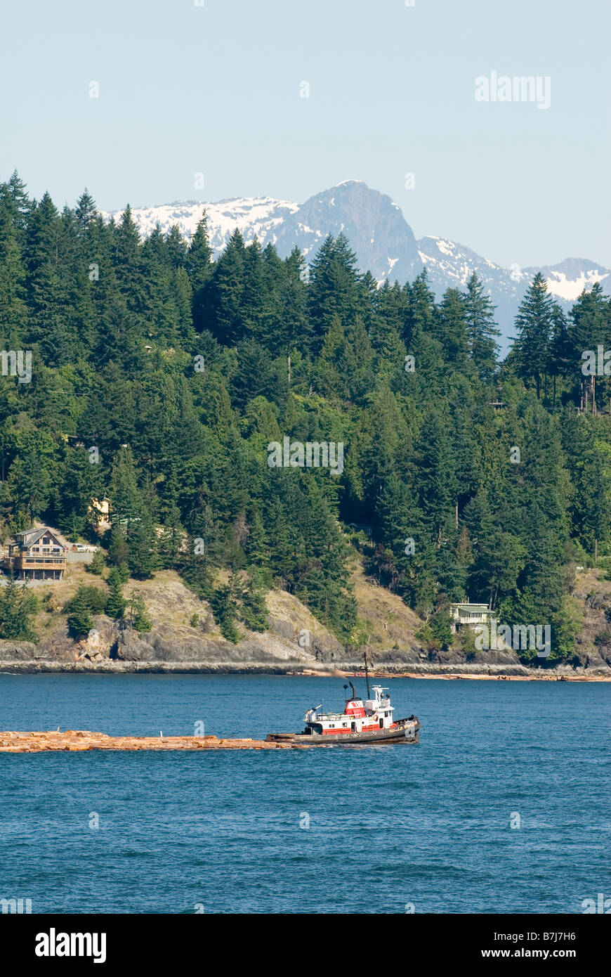 Tug pulling logs hi-res stock photography and images - Alamy