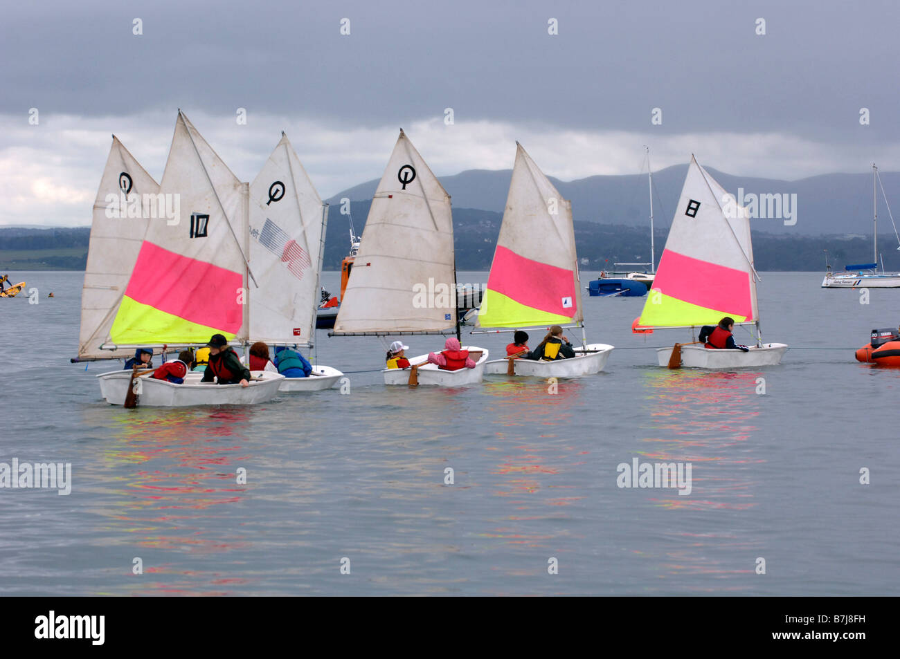 Children learning sail in optimist hi-res stock photography and images ...