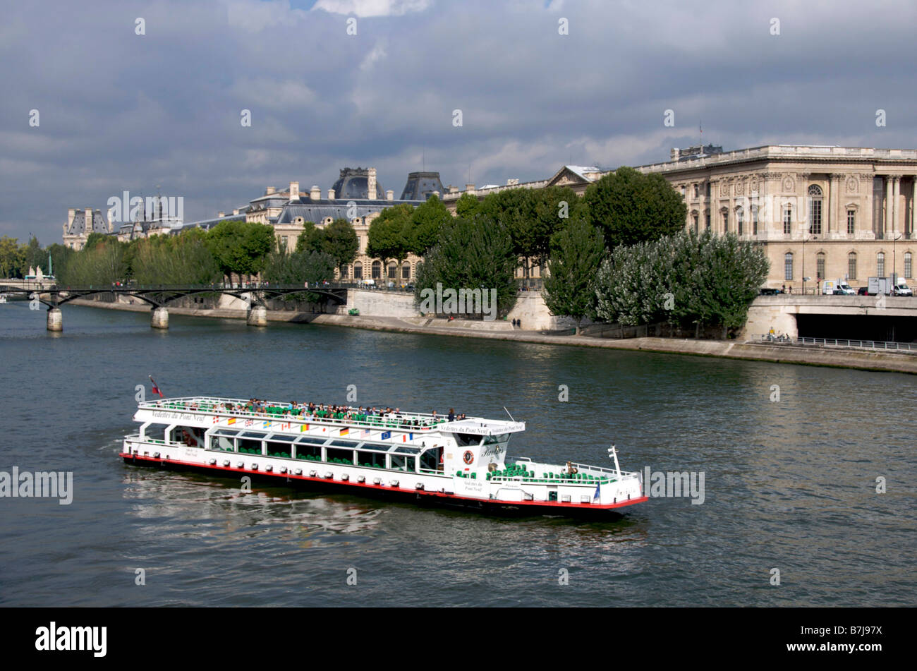 Paris sightseeing river seine cruise boat hi-res stock photography and ...