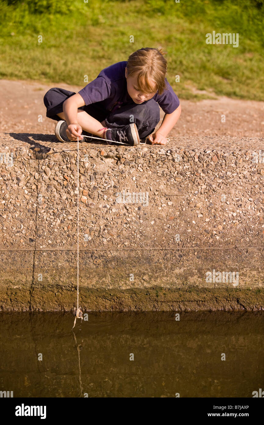 Girl crabbing hi-res stock photography and images - Alamy