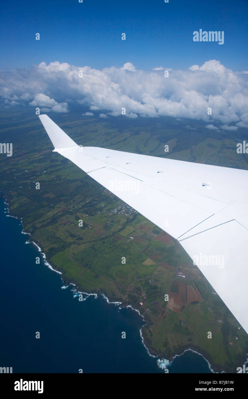 Airplane wing over Hawaiian Coast Hawaii USA Stock Photo - Alamy