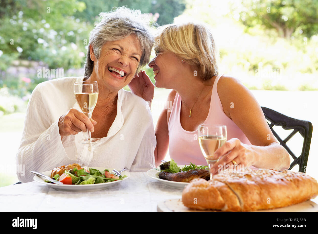 Women friendship talking lunch hi-res stock photography and images - Alamy