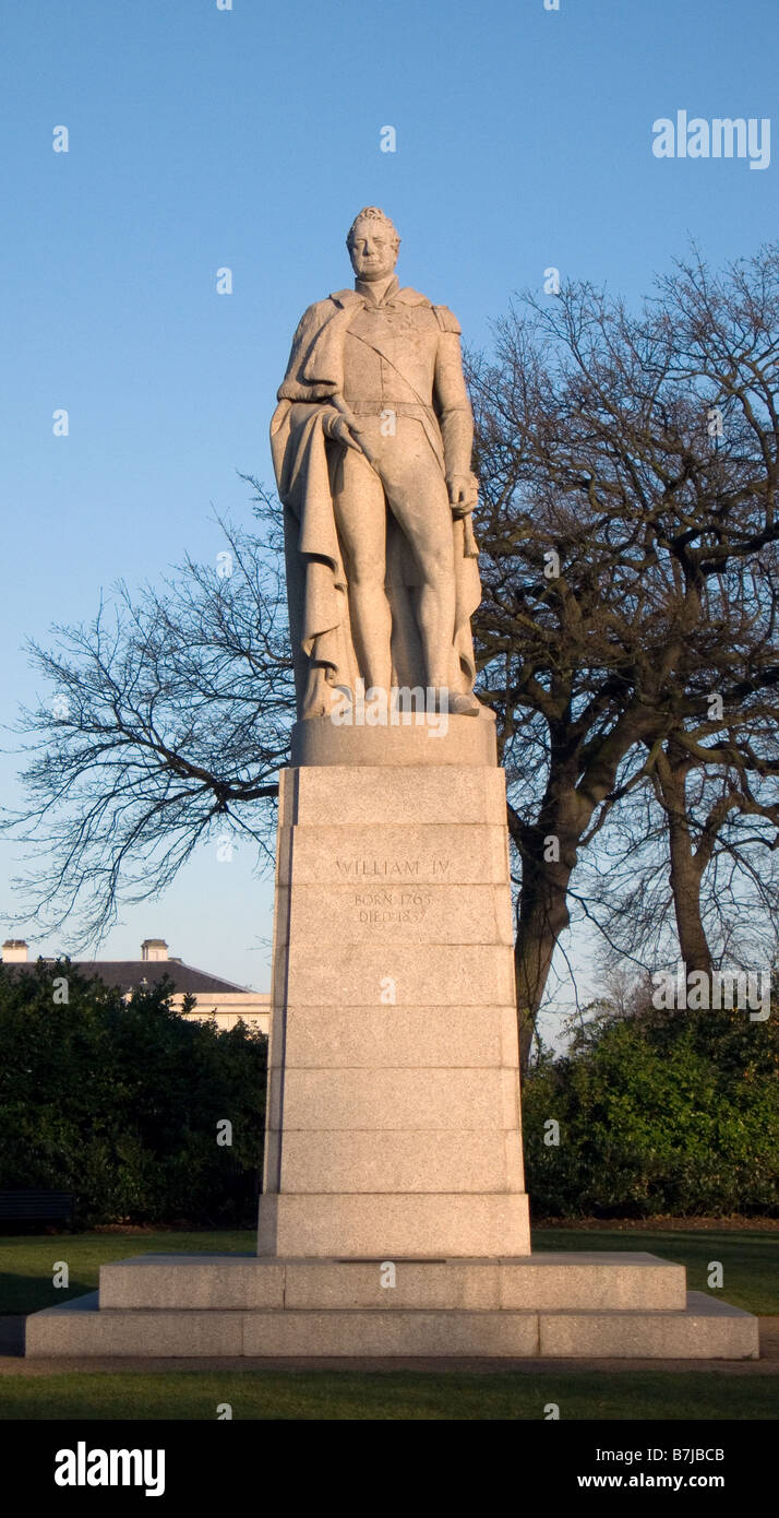 King william iv statue hi-res stock photography and images - Alamy