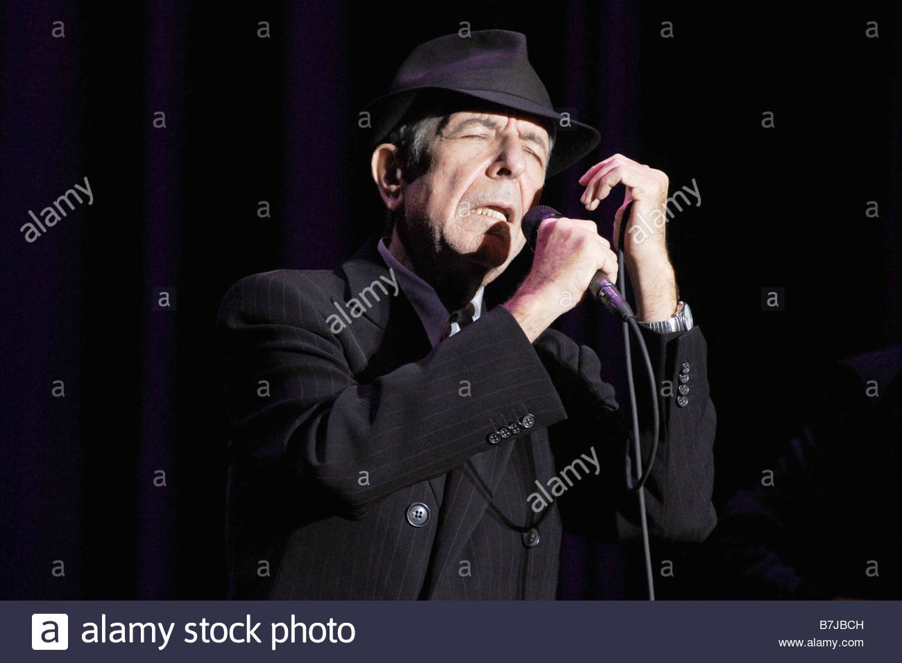 Leonard Cohen Singer High Resolution Stock Photography and Images - Alamy
