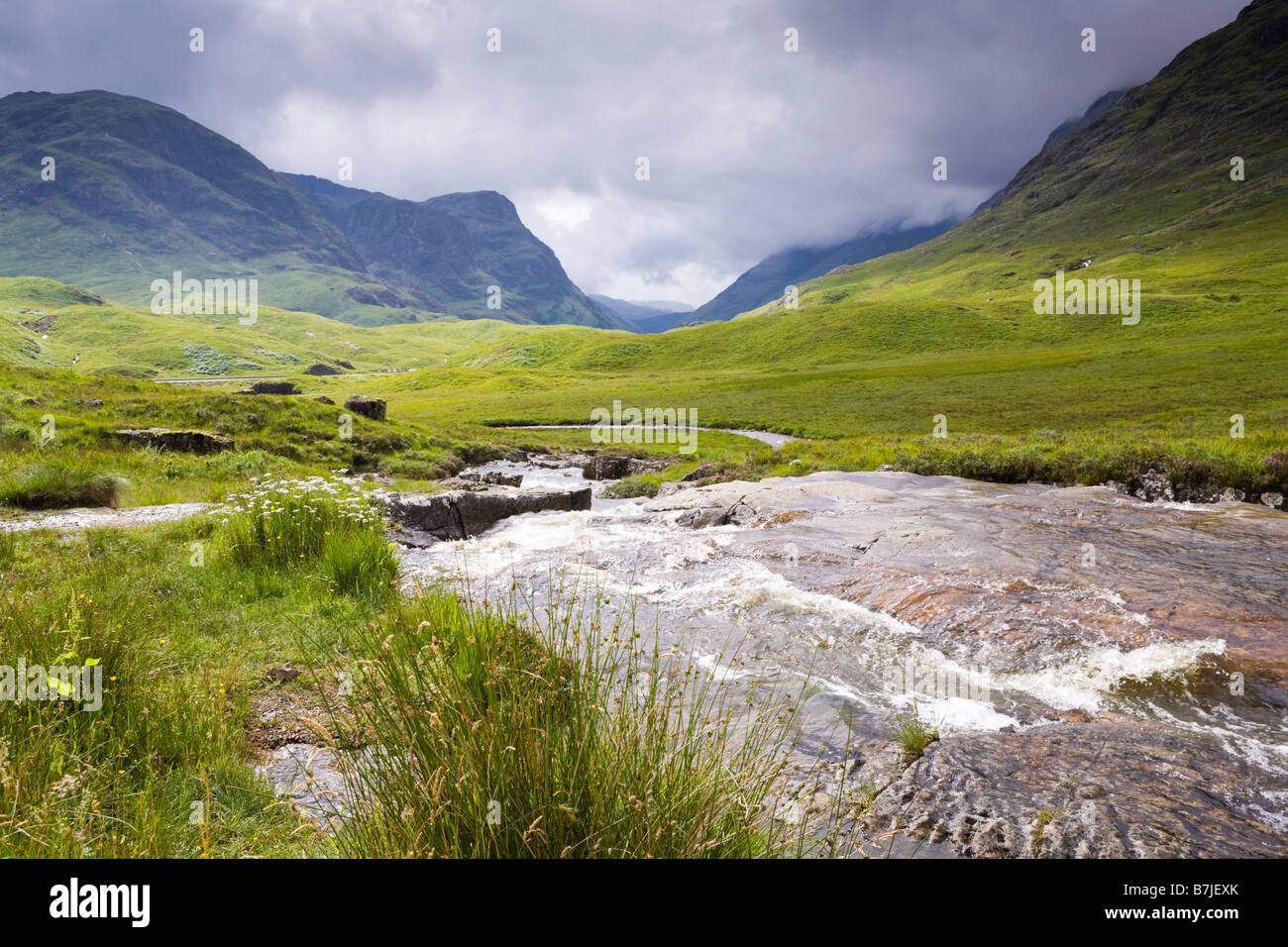 River pass through hi-res stock photography and images - Alamy