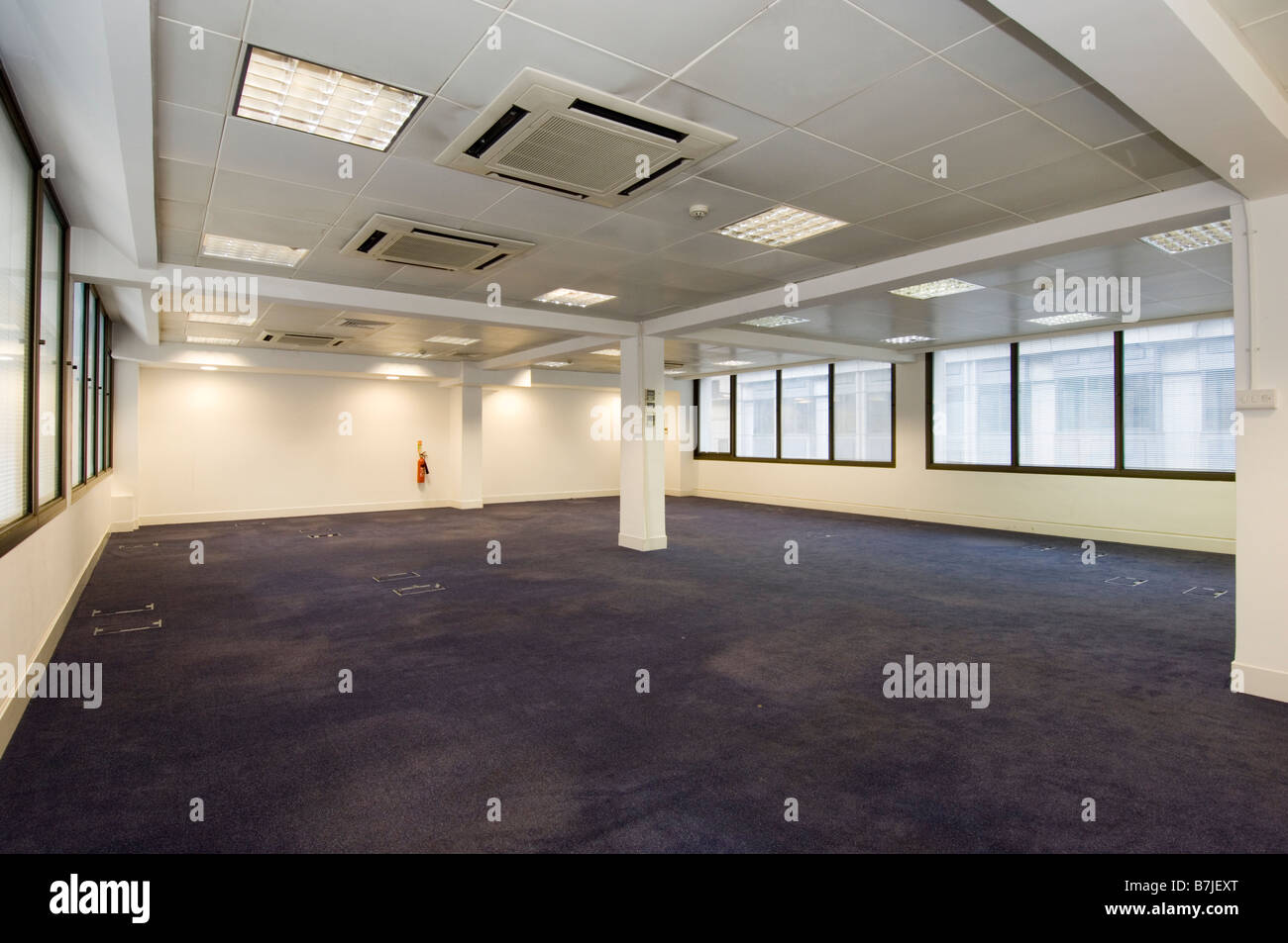 Internal office windows hi-res stock photography and images - Alamy